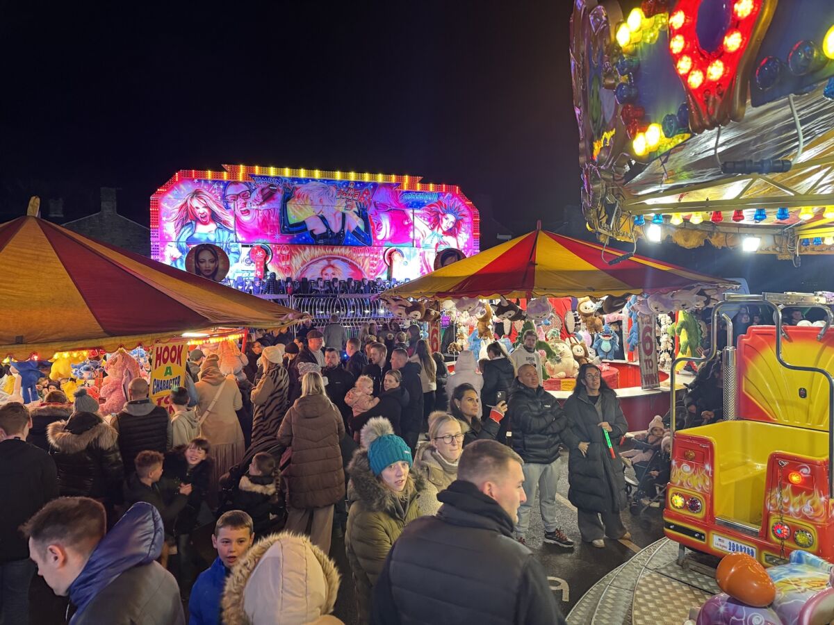 THOUSANDS ENJOY SPECTACULAR FUNFAIR & FIREWORKS AT ACCRINGTON STANLEY’S ...